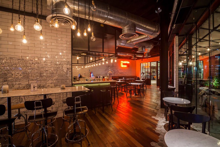 6 ร้าน Rooftop กรุงเทพ ใกล้รถไฟฟ้า นั่งชิลล์ชมวิวสวยยามค่ำคืน!