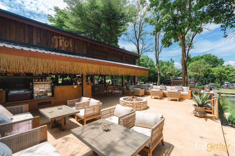 Trot Cafe Khaoyai คาเฟ่เขาใหญ่ สไตล์คันทรี บรรยากาศดีกลางทุ่งหญ้า