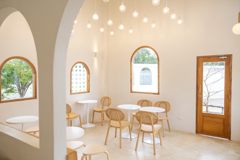 6 คาเฟ่ระยอง เปิดใหม่ น่าไปนั่งชิลล์ จิบกาแฟ ถ่ายรูป!