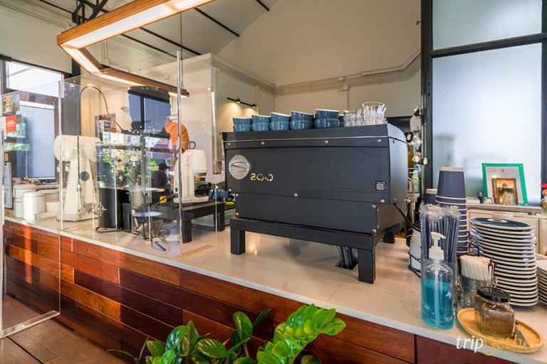 Handmaker Coffee & Co. คาเฟ่ย่านราชพฤกษ์ จัดเต็มเมนูกาแฟคุณภาพ หอมกรุ่นเบเกอรีโฮมเมด