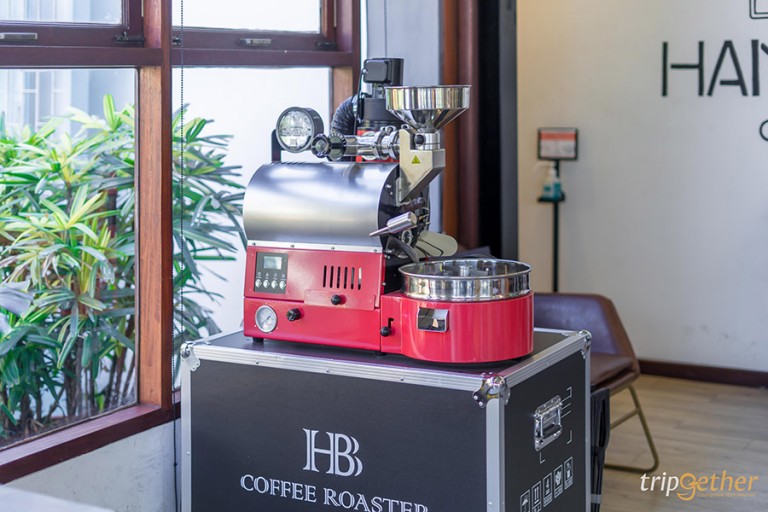 Handmaker Coffee & Co. คาเฟ่ย่านราชพฤกษ์ จัดเต็มเมนูกาแฟคุณภาพ หอมกรุ่นเบเกอรีโฮมเมด